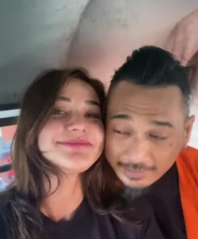 Momen Mesra Jerinx SID dan Nora Alexandra Melepas Rindu di Mobil ...