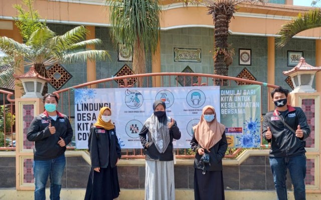 PMM 42 UMM memberikan benner edukasi dan tempat cuci tangan di Masjid ...