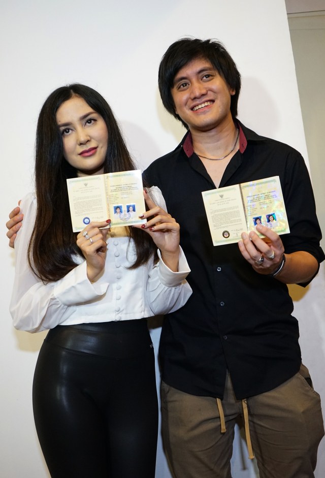 Kevin Aprilio-Vicy Melanie Tunda Momongan, Ini Alasannya | kumparan.com