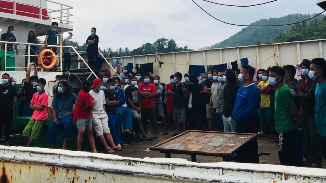 Polri Bantu Kemenlu Repatriasi 155 ABK dan 2 Jenazah WNI di Pelabuhan ...