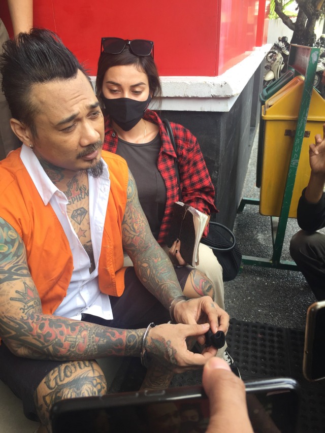 Instagram Jerinx Hilang, Nora Alexandra Peringatkan Netizen soal Akun ...