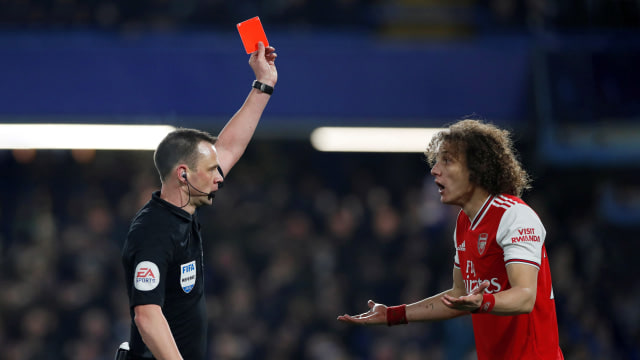 Kejam, Wasit Ini Keluarkan 36 Kartu Merah Hanya dalam Satu Laga ...