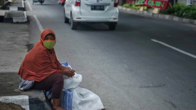 Potret Pengemis di Tengah Kepadatan Lalu Lintas Kota Palembang ...