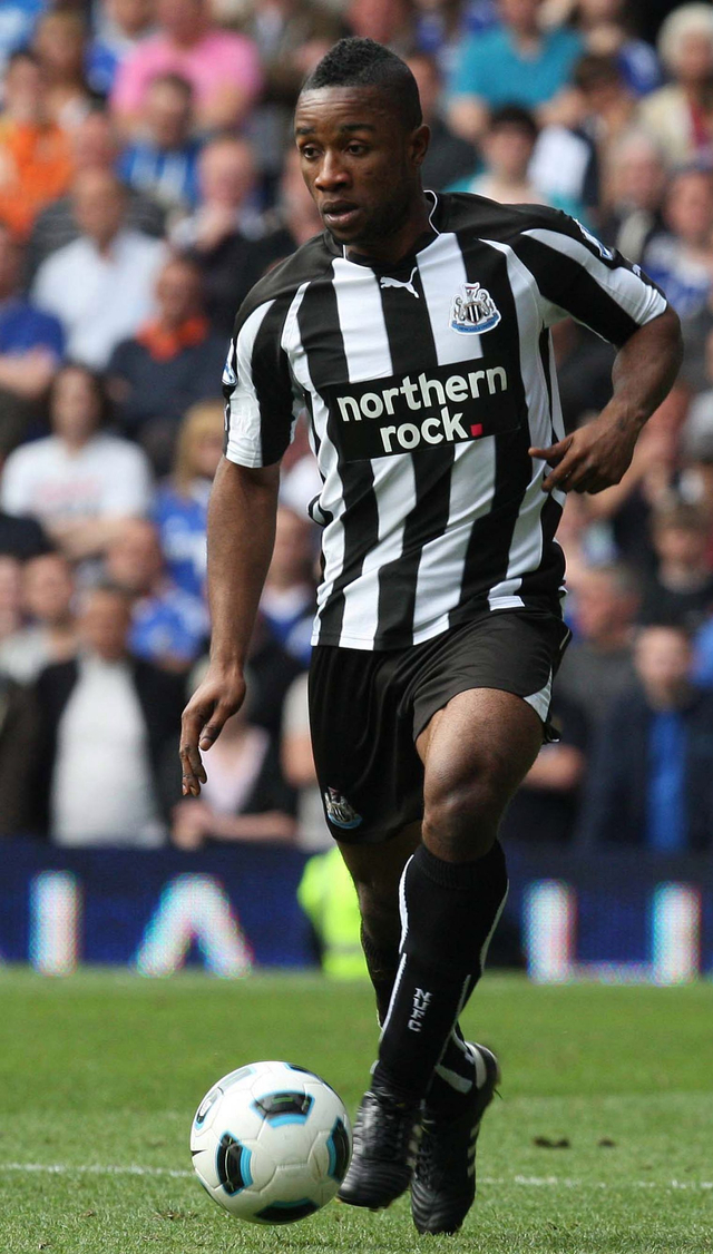 Kisah Lomana LuaLua: Dari Pegawai McD hingga Jadi Striker Newcastle ...