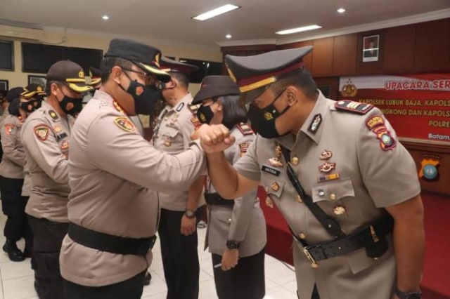 Lima Kapolsek Batam Dimutasi | kumparan.com
