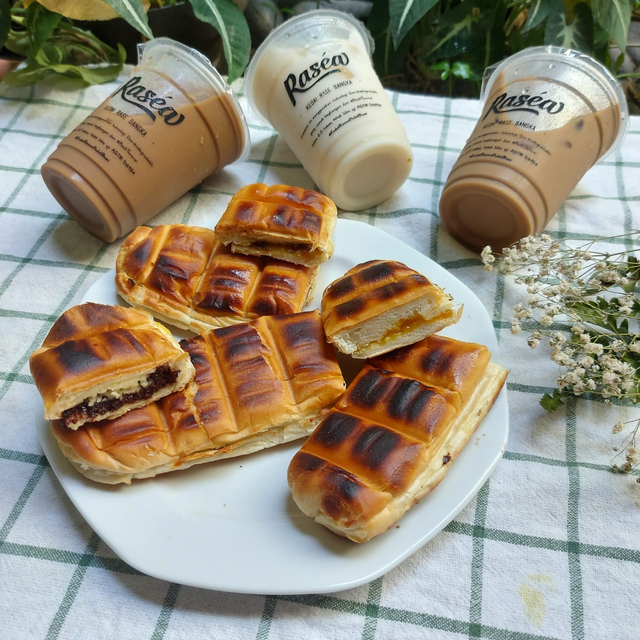 Mencicipi Roti Panggang Penyet Khas Bangka, Teksturnya Padat Berisi ...