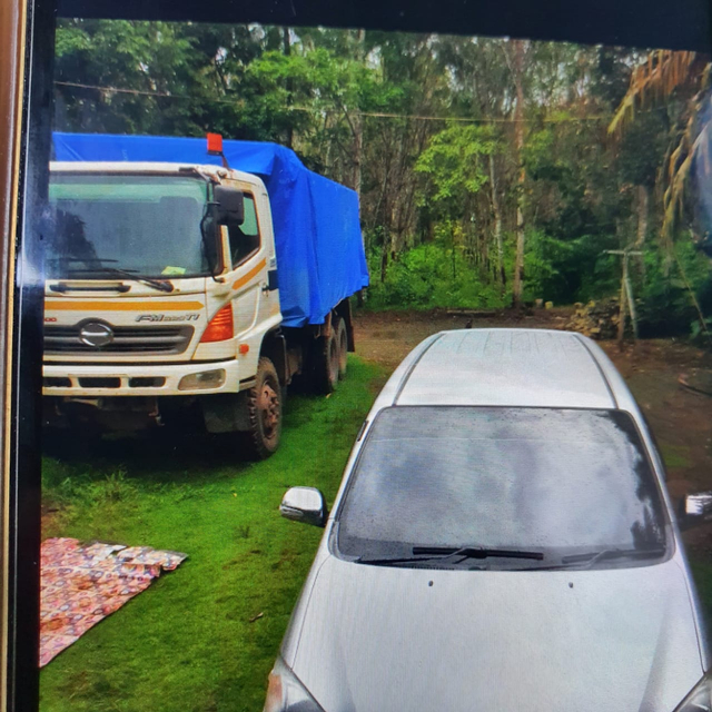 Truk yang Angkut Dokumen dari Kantor PT Jhonlin Baratama Diburu KPK ...