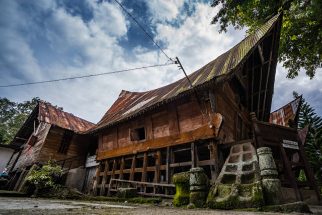 Mengenal Rumah Adat Batak dan Keunikannya | kumparan.com