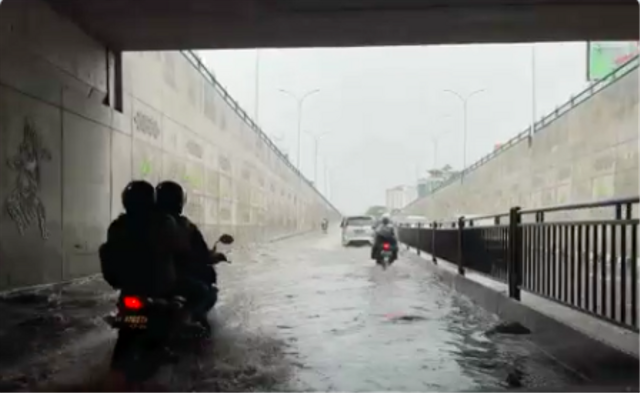 Hujan Deras, Underpass Kentungan Tergenang Air | kumparan.com
