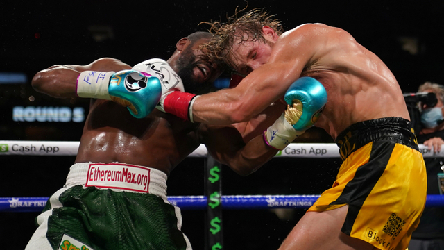 Floyd Mayweather Jr vs Logan Paul: Sang Legenda Bikin Si YouTuber Babak ...