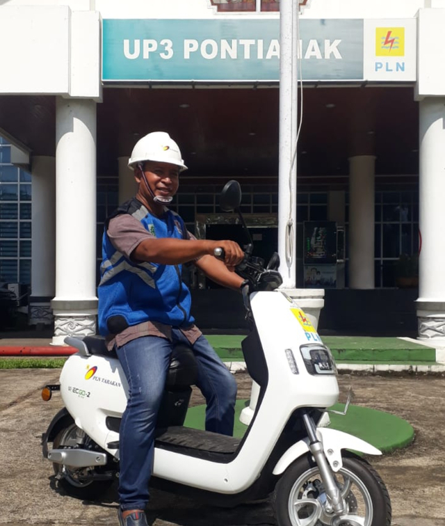 PLN Pontianak Mulai Gunakan Motor Listrik | kumparan.com