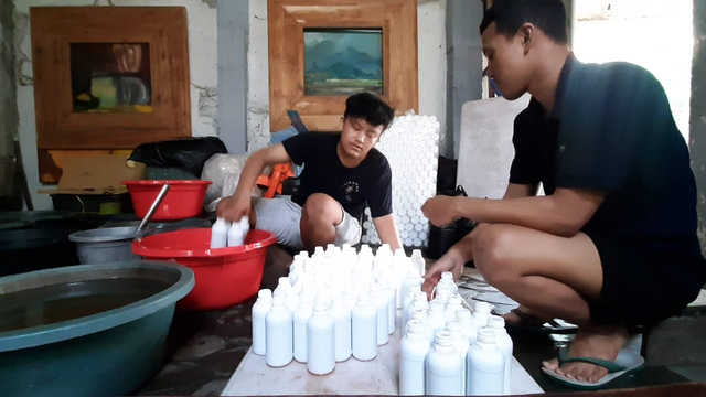 Mengintip Dapur Produksi Lerak, Deterjen Tradisional Pembersih Kain ...