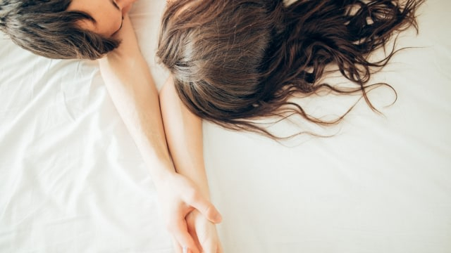 5 Gaya Hubungan Suami Istri yang Dilarang Agama Islam | kumparan.com