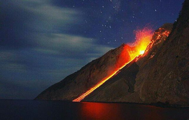 Pesona 3 Gunung di Pulau Lomblen, Nusa Tenggara Timur | kumparan.com