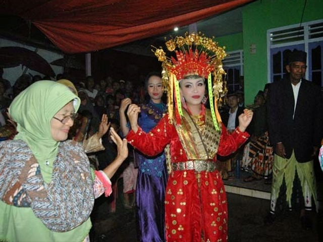 tari andun