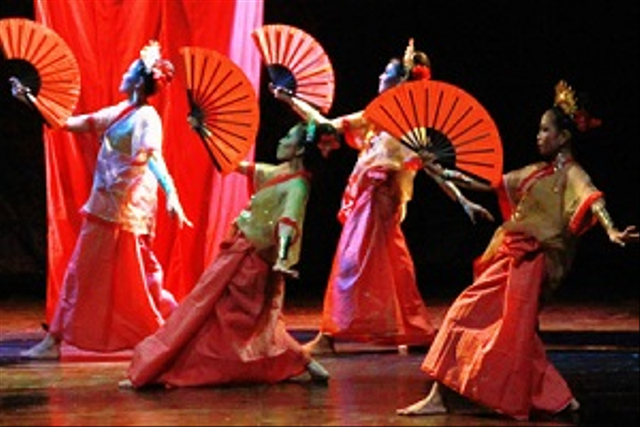 tari kipas dari sulawesi