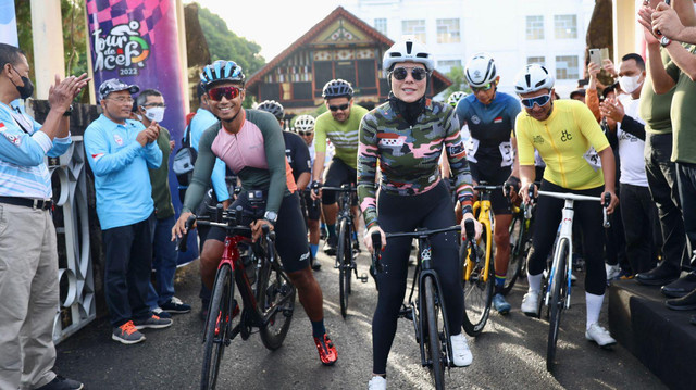 Wulan Guritno Pakai Hijab Saat Gowes di Aceh, Begini Potretnya ...