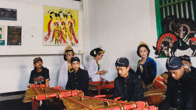 Banyumas dengan Budaya Lengger Lanangnya | kumparan.com