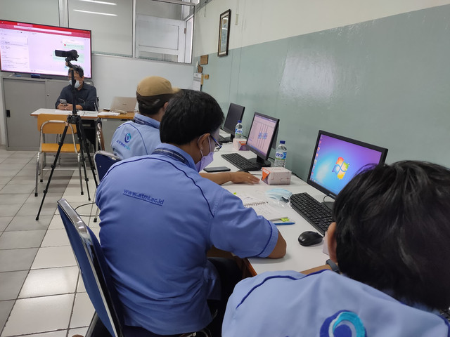 Pelatihan Autodesk Moldflow Plastic dan Instruktur Politeknik ATMI Surakarta | kumparan.com