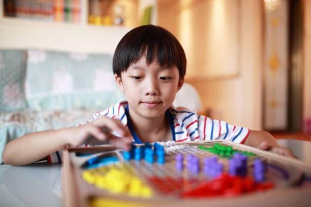 5 Cara Bermain Halma dan Peraturan Permainannya | kumparan.com