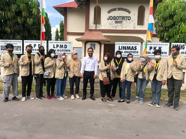 KKN-PPM UGM Unit YO-042 Menyerahkan Beberapa Peta kepada Kalurahan ...