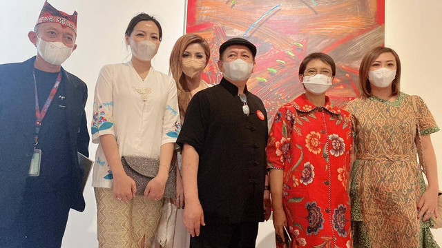 Pameran Lukisan Karya Profesor HI UMY, Tulus Warsito, Dibuka oleh Menlu ...