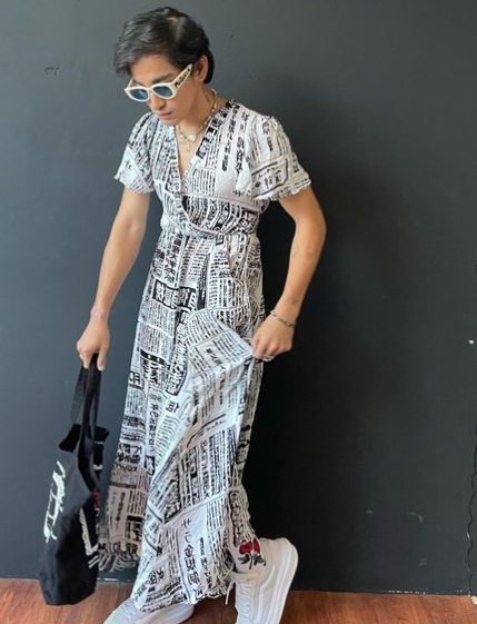 Bio One Tampil Nyentrik Pakai Dress dan Kacamata, Disebut Mirip Harry ...