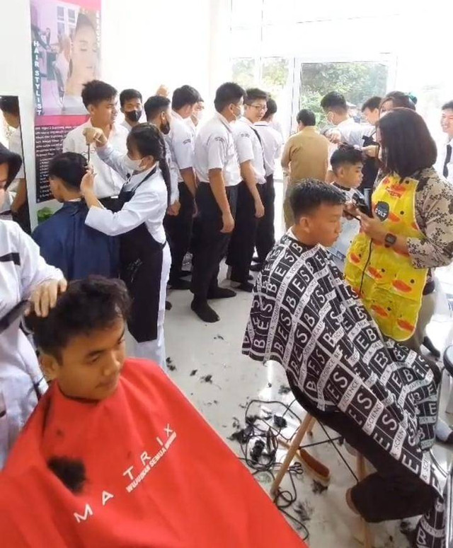 Ketangkap Razia Rambut, Siswa SMKN 2 Singkawang Jadi Model Praktik ...