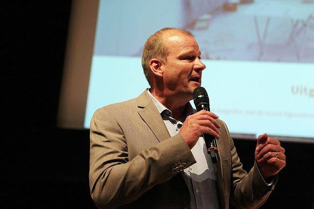 5 Contoh Teks MC Formal Singkat dan Mudah Dipraktikkan | kumparan.com