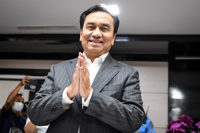 PDIP Pecat Effendi Simbolon Usai Ikut Kampanye Ridwan Kamil | kumparan.com