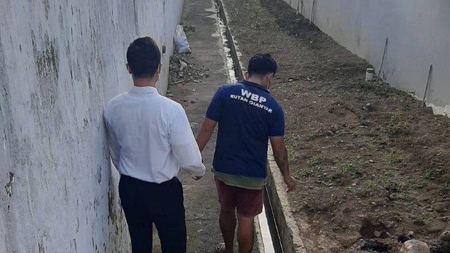 Bersih Lingkungan dan Menabur Bubuk Abate, Kiat Rutan Gianyar Lawan DBD ...