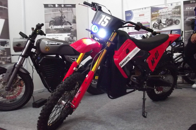 Inilah Bangkits, Motor Listrik Baru Karya ITS Andalan di Papua ...