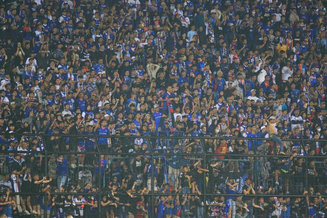 Kesaksian Suporter Arema: Polisi Tembakkan Gas Air Mata ke Area Tribun ...
