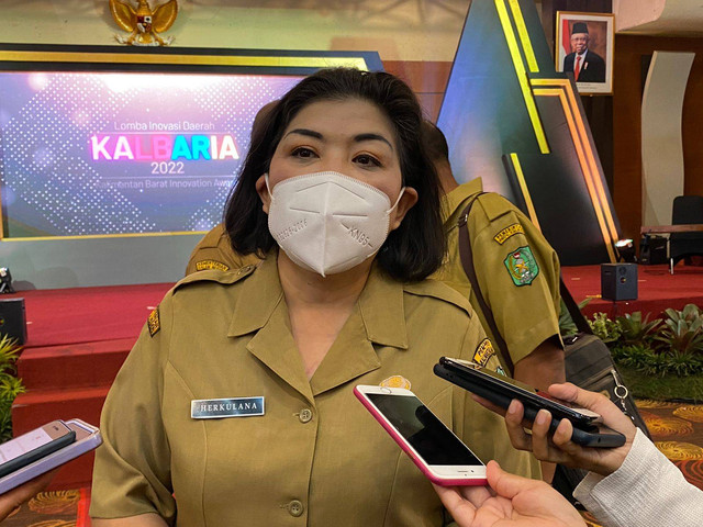 Balitbang Kalbar Beri Penghargaan Inovasi Daerah, Bappeda KKR Raih ...