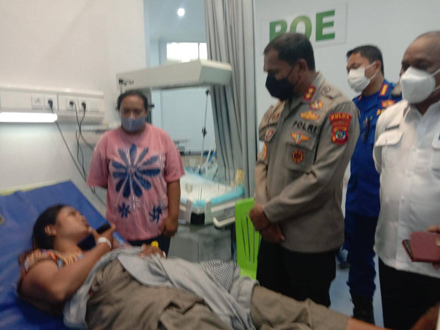 Korban Selamat KM Cantika 77 Dirawat di 4 Rumah Sakit di Kota Kupang | kumparan.com