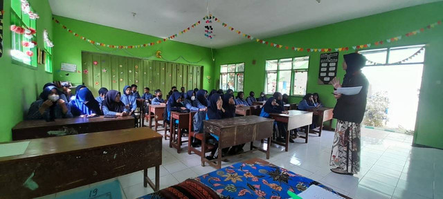 PMM UMM Berhasil Membentuk Tim Konselor Sebaya di SMPN 1 Dau | kumparan.com