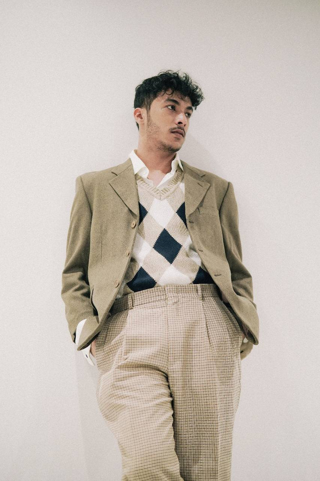 Lagu Somebody’s Pleasure Aziz Hedra Raih Platinum di Indonesia dan ...