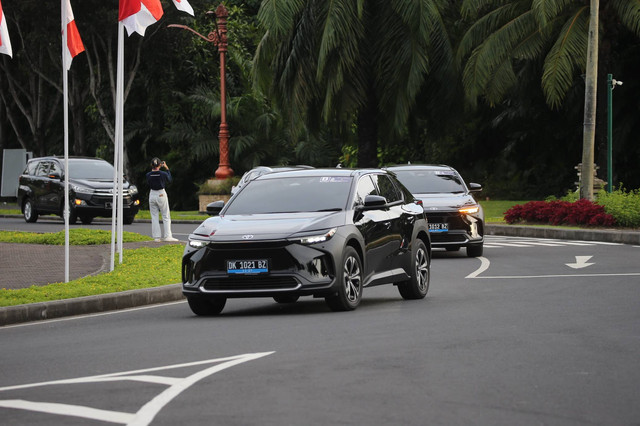 Jadi yang Pertama Nyetir Mobil Listrik Toyota bZ4x di G20, Amrin ...
