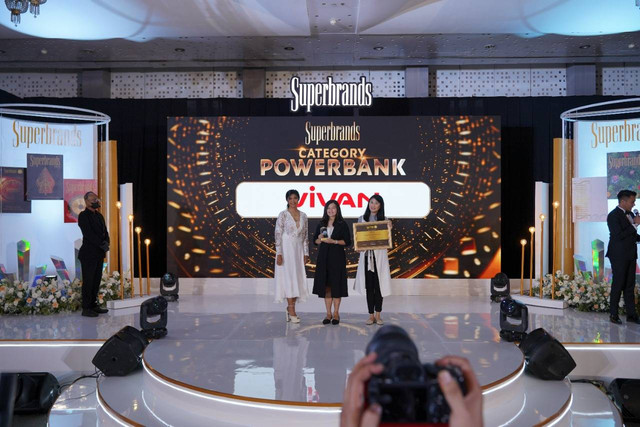 Vivan dan Robot Raih Penghargaan Powerbank dan Cable Charging Terbaik ...