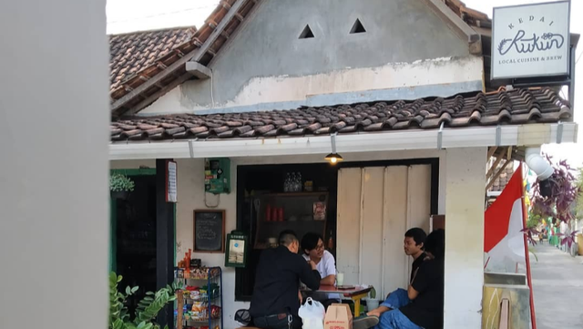 Filosofi Warung Makan Kedai Rukun yang Unik | kumparan.com