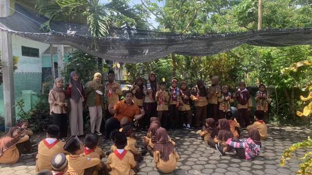 KKN di Blitar Edukasi Bank Sampah Bersama MI Diponegoro | kumparan.com