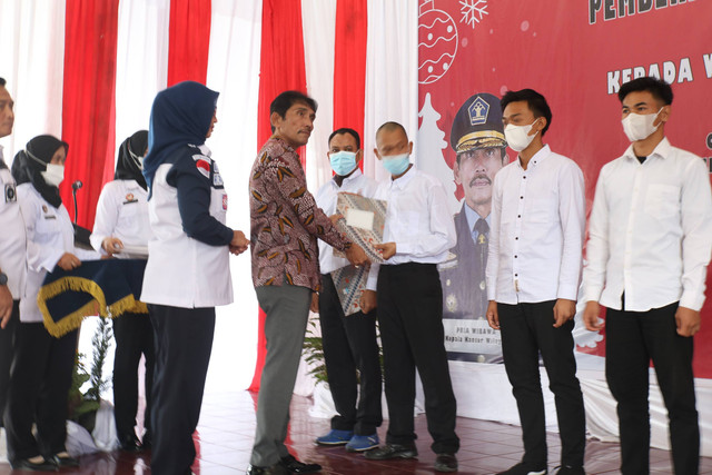 11 Warga Binaan Rutan Pontianak Terima Remisi Natal 2022 | kumparan.com