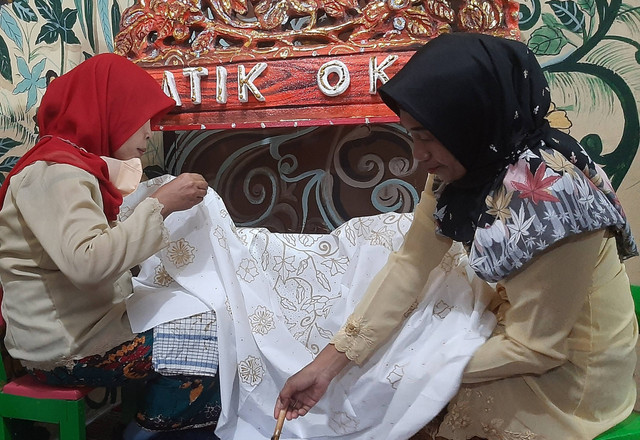 Baru di Surabaya, Kampung Batik Okra | kumparan.com