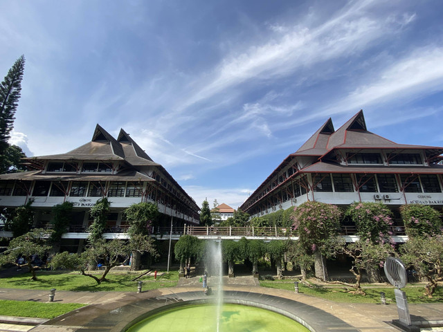 Cerita Labtek Kembar, Bangunan Ikonik di ITB | kumparan.com