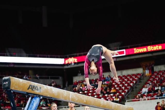 Mengenal Senam Lantai Palang Bertingkat Kuda-Kuda Lompat dan Balok ...