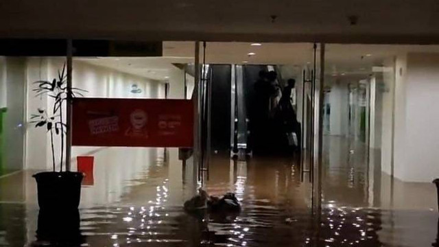 Basement Mal dan Hotel di Jogja Banjir | kumparan.com