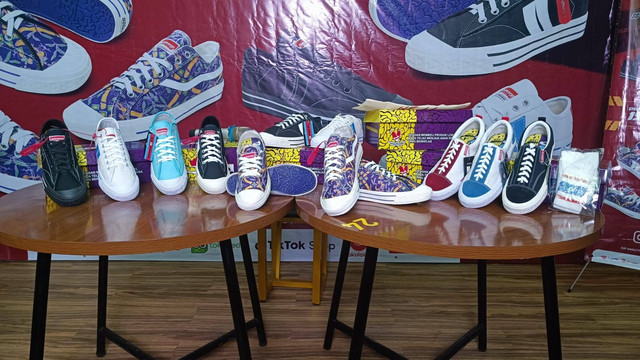 Kurang 2 Tahun, Brand Sepatu Asal Tangerang Ini Ekspor ke Malaysia ...
