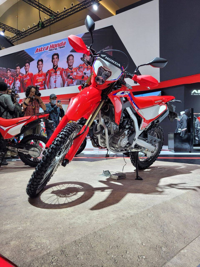 AHM Luncurkan Motor CRF250L Model 2023 di Ajang IIMS 2023 | kumparan.com