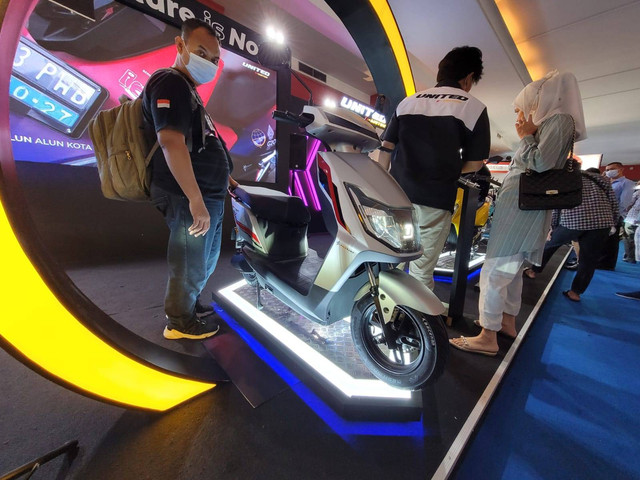 Jadi Model Terlaris United e-Motor, Ini Spesifikasi Motor Listrik United MX1200 | kumparan.com
