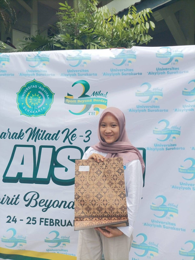 Mahasiswa STI Juara I Lomba Desain Logo Milad Universitas 'Aisyiyah Surakarta | kumparan.com